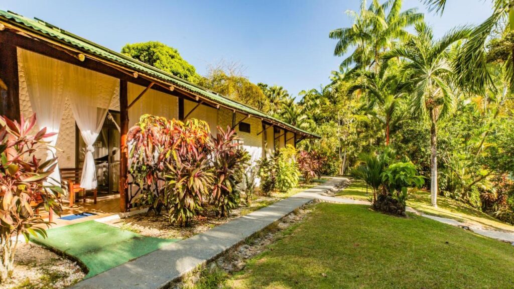 Hotel Villas Río Mar - Ticoturismo