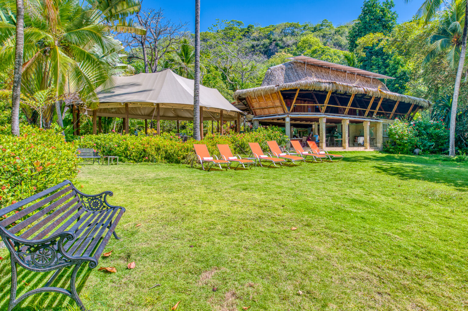 Ylang Ylang Beach Resort - Ticoturismo